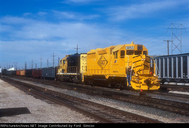 WAMX 3855 & MWLX 2034 Knoche Yard